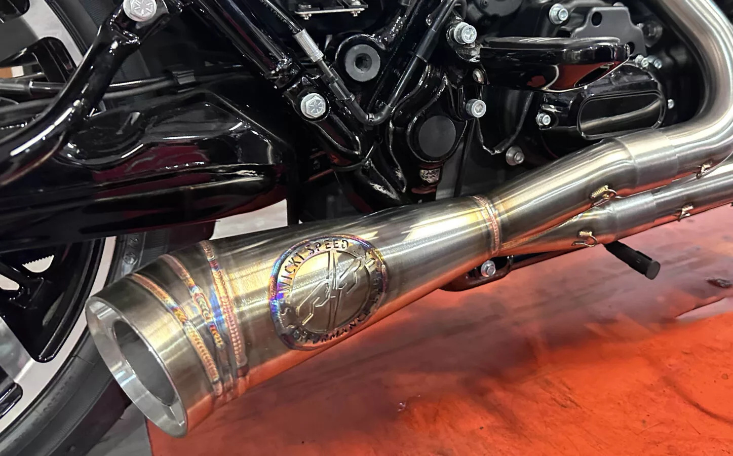 Sawicki Speed Explains Why a 2-into-1 Exhaust Performs Better | Hot Bike Magazine